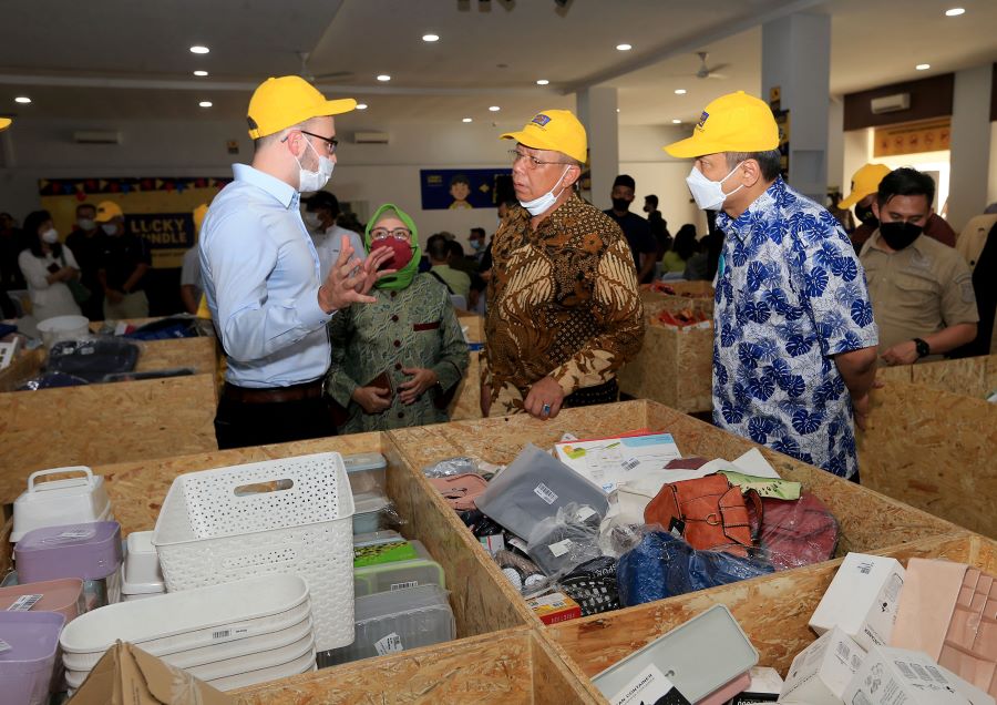 Lucky Bundle Buka Toko Ritel Konsep Bin Store Pertama Lucky Bundle Buka Toko Ritel Konsep Bin Store Pertama