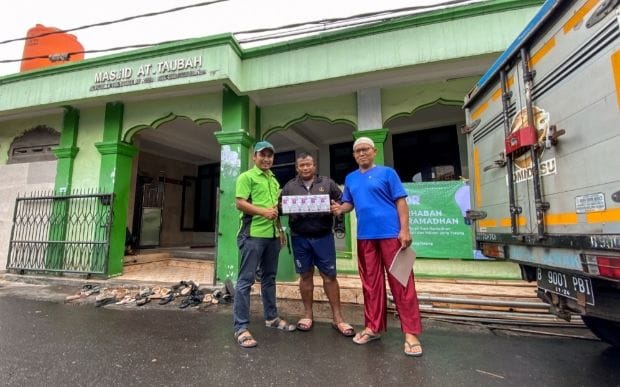 Vedora Berbagi Terang dengan Dukung 100 Masjid di Jakarta Sekitarnya Vedora Berbagi Terang dengan Dukung 100 Masjid di Jakarta Sekitarnya